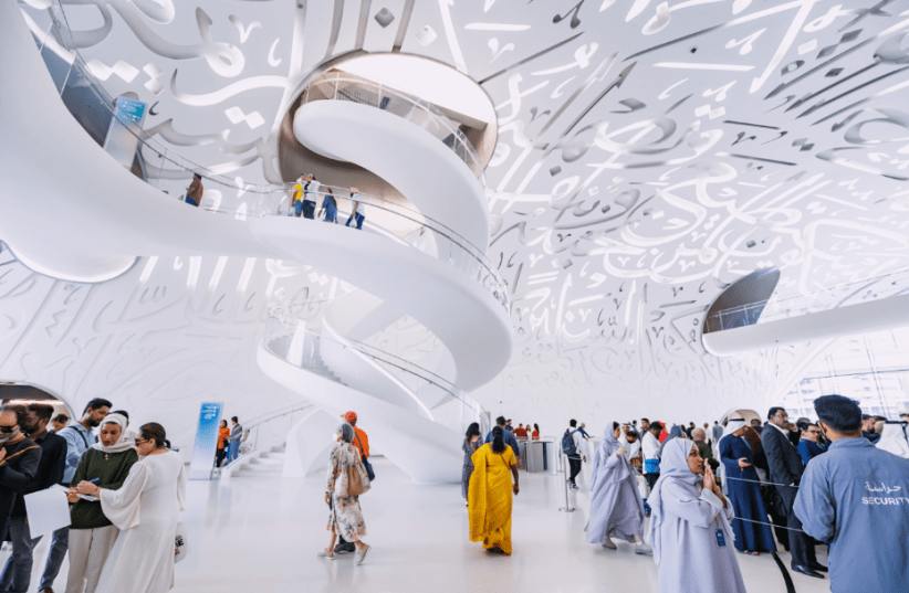 Computer model traces modern human lineage to two ancestral populations