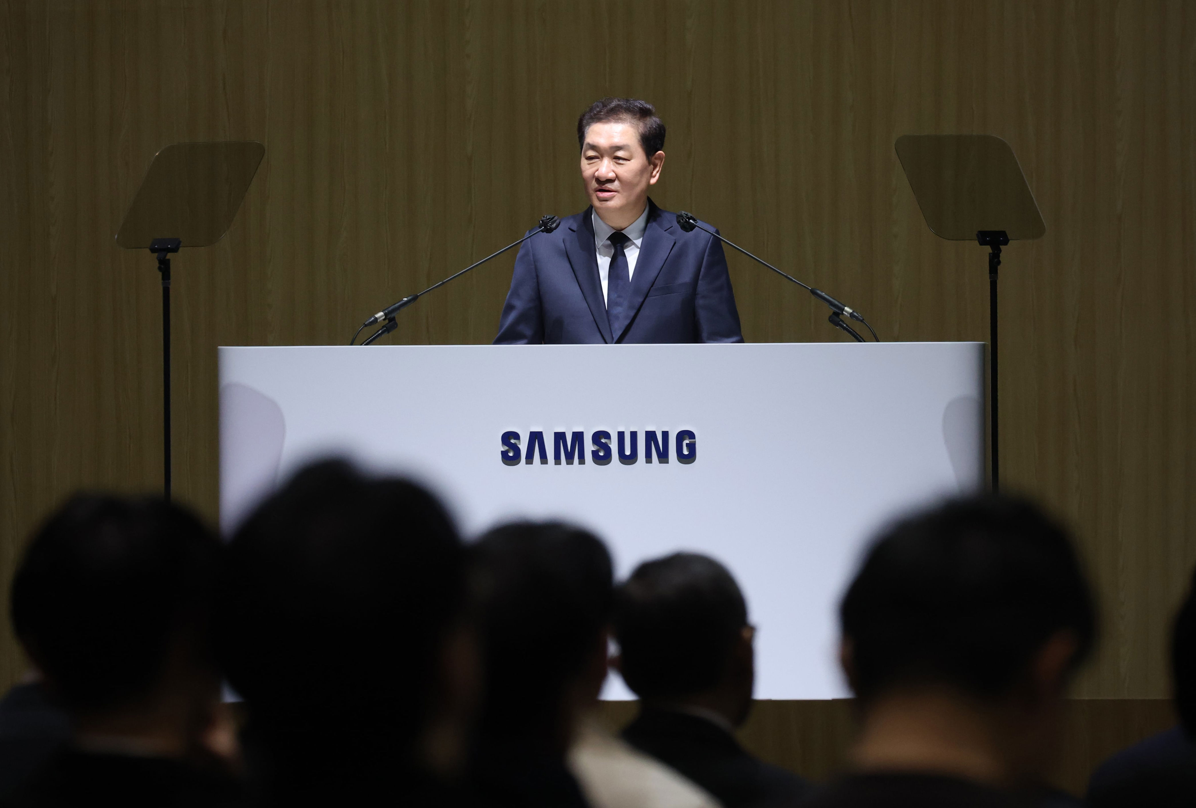Samsung CEO commits to reclaiming tech leadership this year