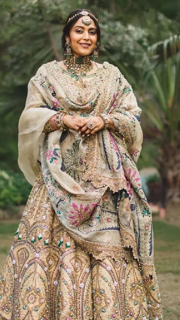 Swara Bhasker's 8 Elegant Traditional Outfits For Roka Ceremony