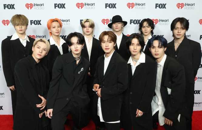 “日本人アーティスト初”JO1が 《iHeartAwards2025》レッドカーペットに登場