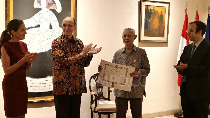 Goenawan Mohamad Mendapat Penghargaan dari Raja Spanyol Felipe VI