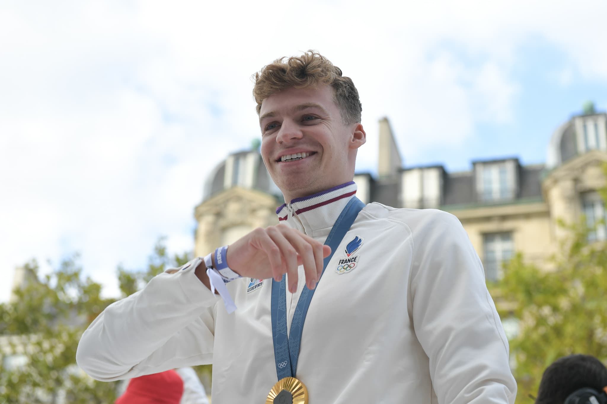 Léon Marchand nouvelle personnalité préférée des enfants, Kylian Mbappé ...