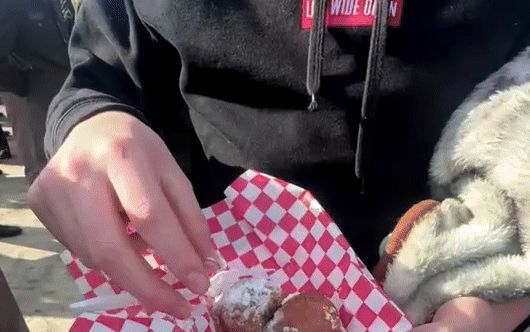 Woman Hilariously Teases Girlfriend Waiting to be 'Tapped Out' at Army ...