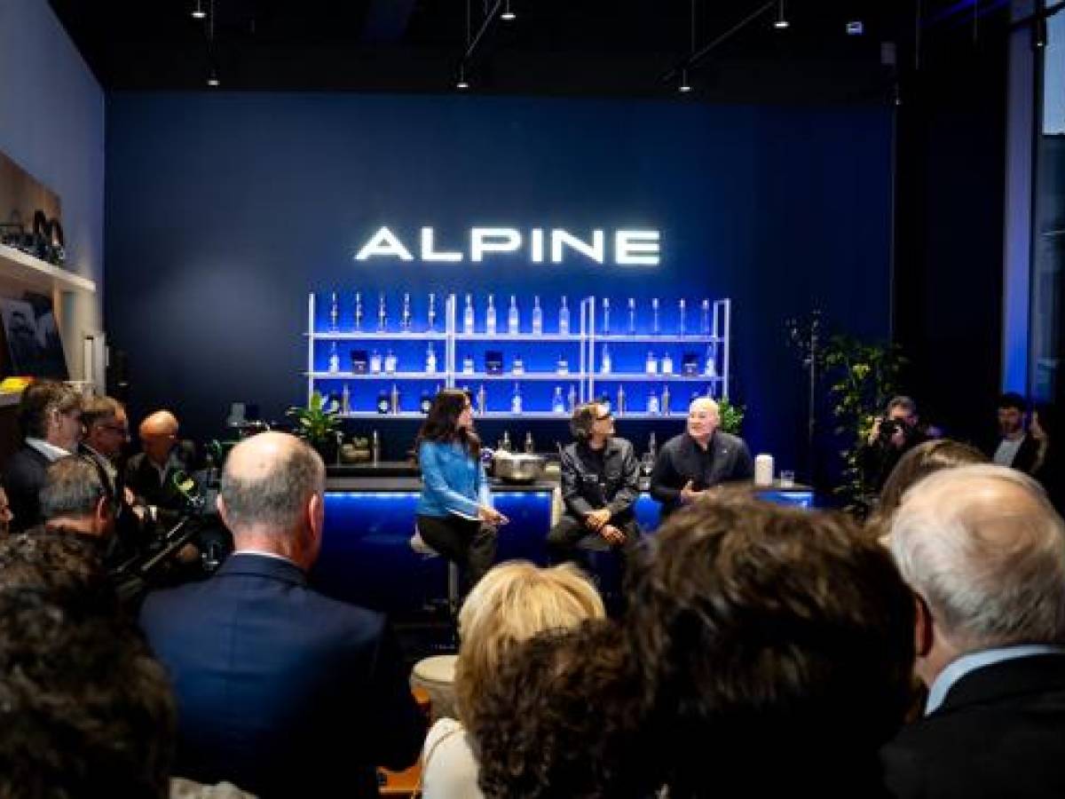 Atelier Alpine A290 Lounge, inaugurato nel cuore di Milano il punto di ...