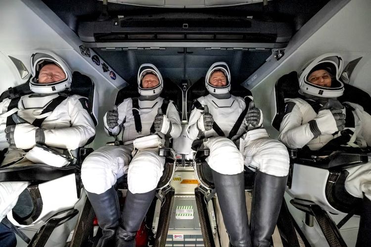 Setelah 9 Bulan Terdampar di Luar Angkasa dengan Misi yang Berliku ...