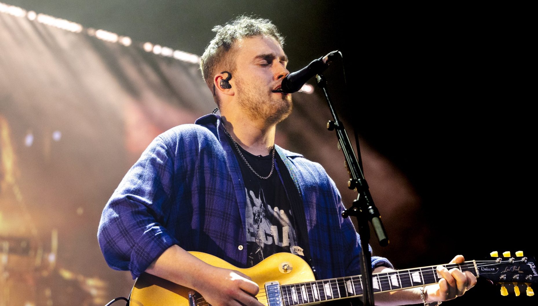 Sam Fender's secret girlfriend of 2 years revealed with cheeky picture