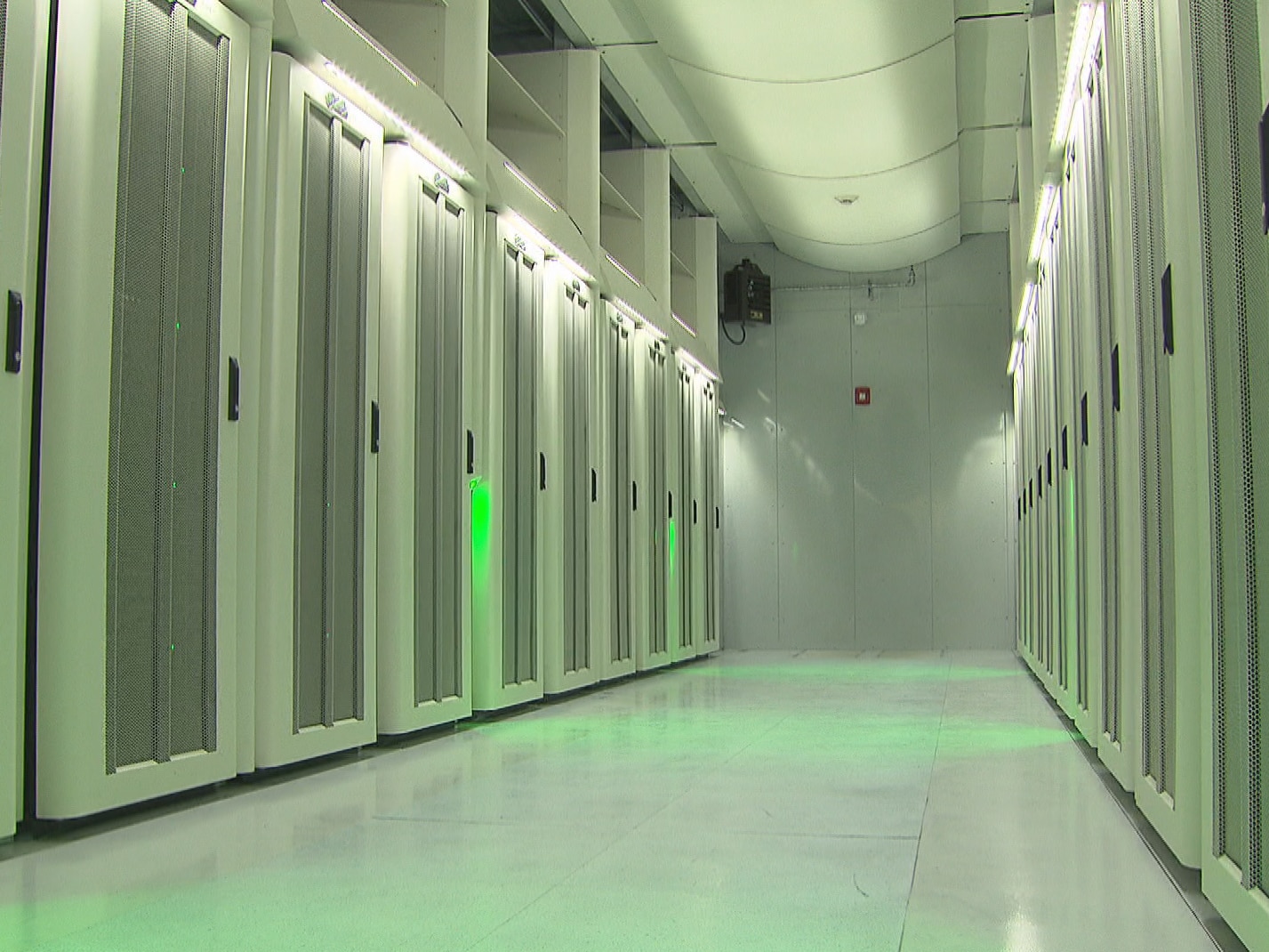 Telus ouvrira « le plus important centre d’IA souveraine » à Rimouski