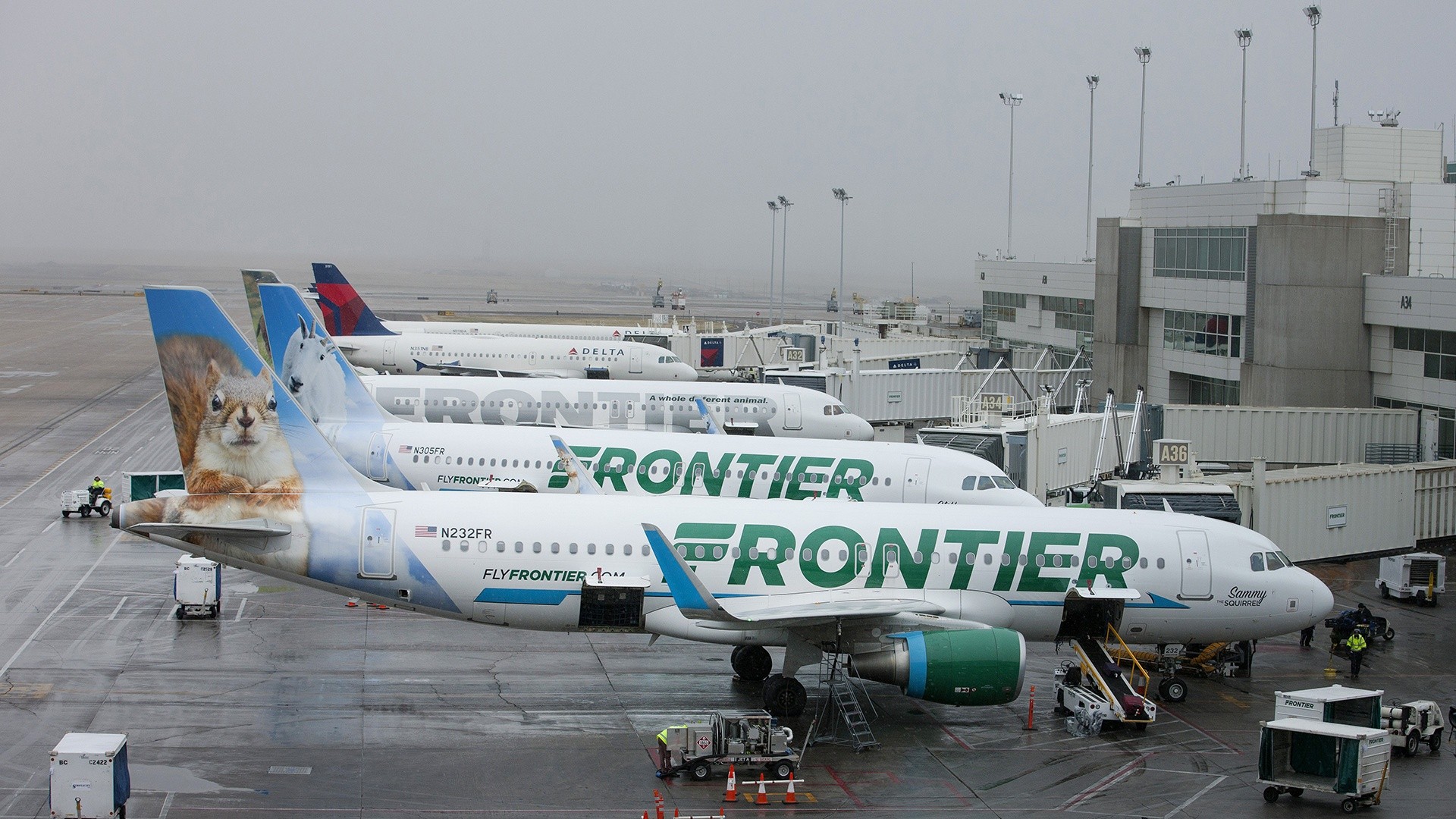 Frontier offers new bundles after Southwest changes bag policy