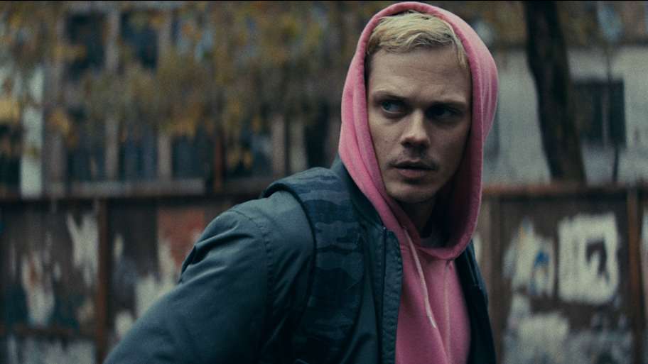 Bill Skarsgård & Anthony Hopkins face off in class-conscious thriller ...