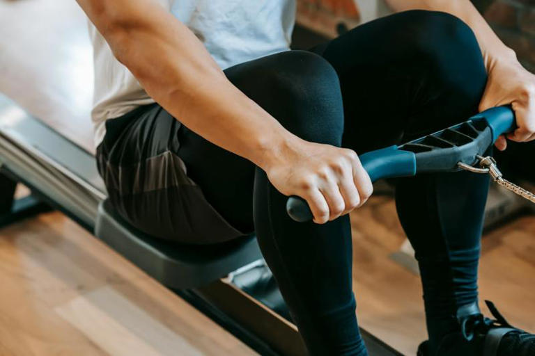 How to use a rowing machine correctly: Helpful tips and common mistakes ...