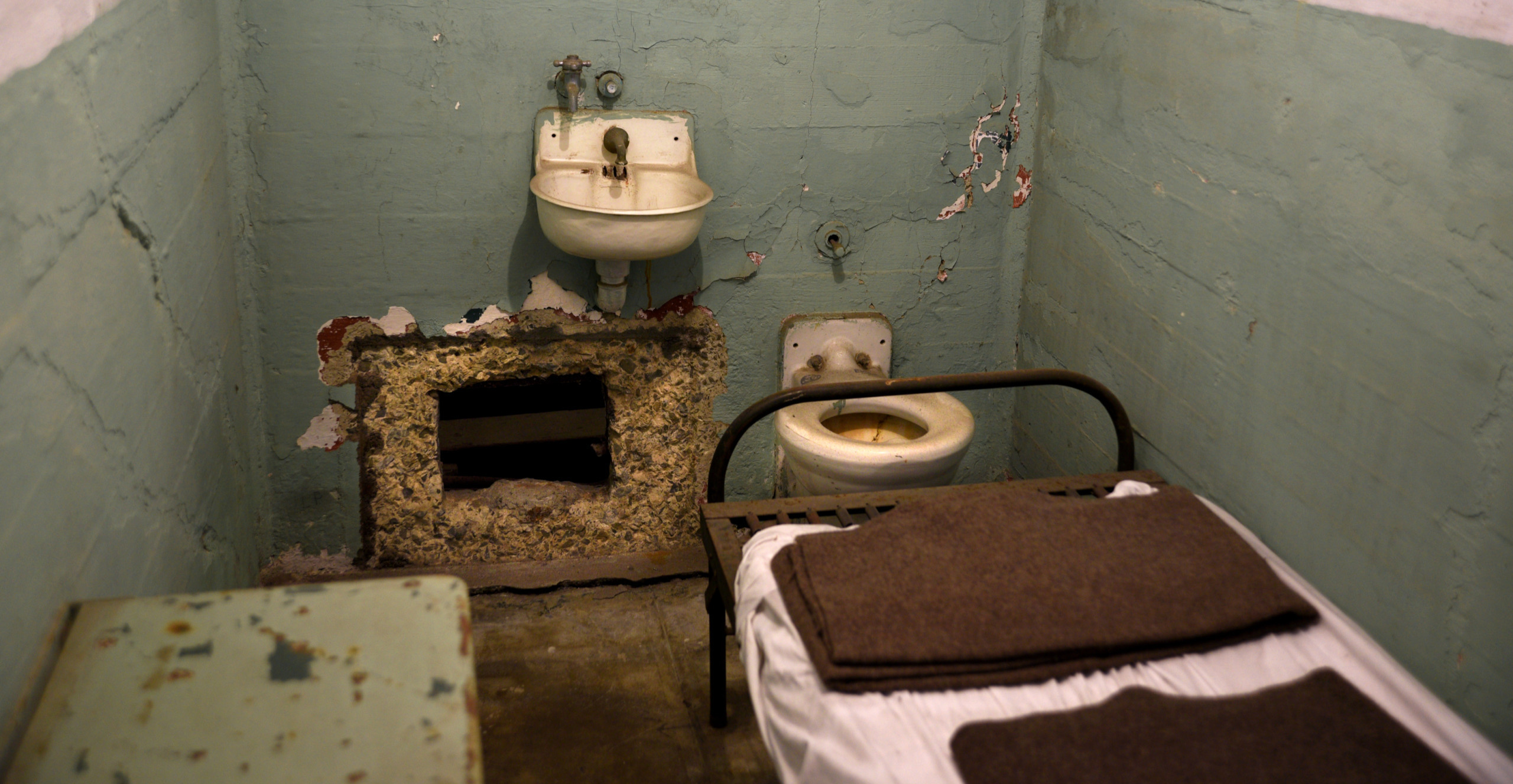 Remarkable prison escapes throughout history