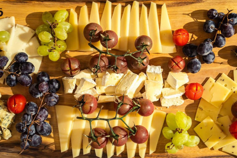 Eating more fruit, fiber and dairy products lowers tinnitus risk: study