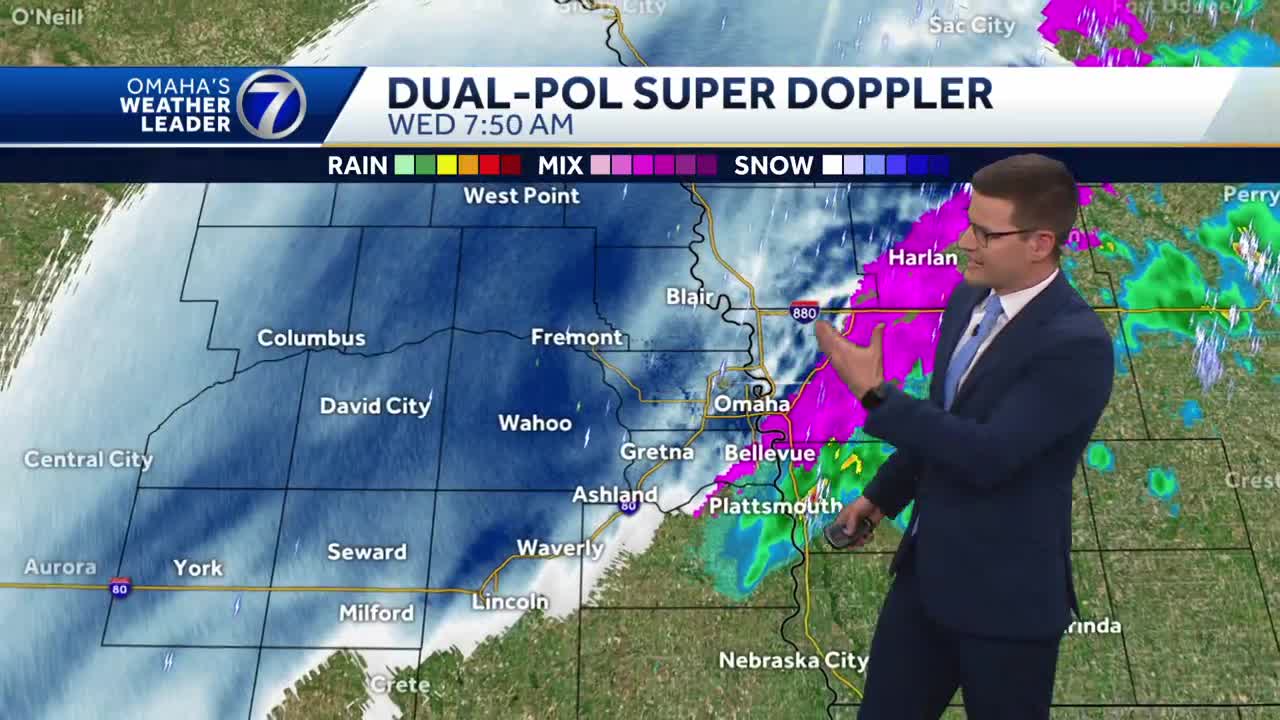 Thunder snow falling with blizzard in Omaha metro