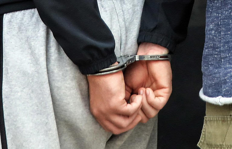 Αγία Βαρβάρα: Συνελήφθη 25χρονος για ληστείες σε βάρος οδηγών ταξί ...