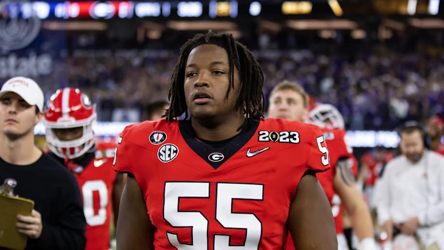 Georgia Bulldogs Offensive Lineman Believed to be Best Center Prospect ...