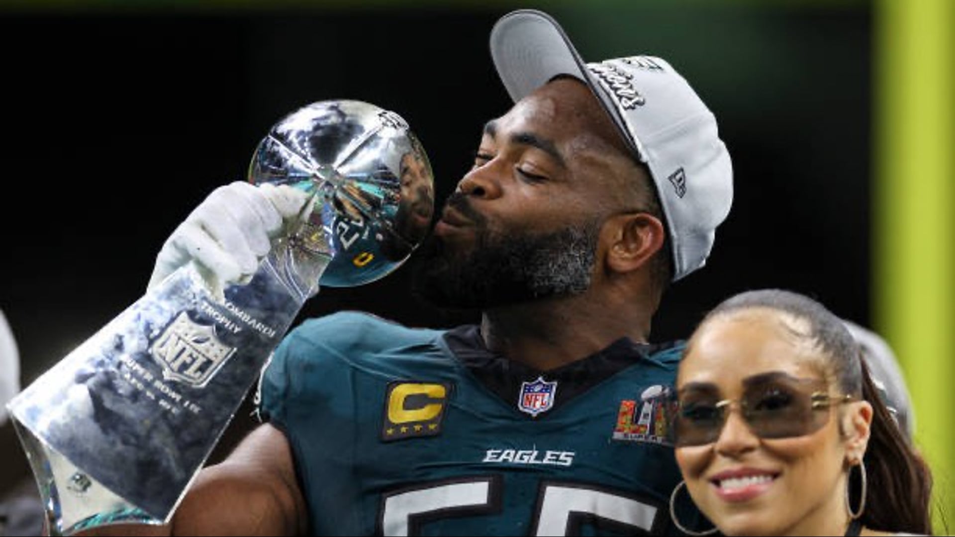 Eagles Legend Graham Retires After 15 Seasons