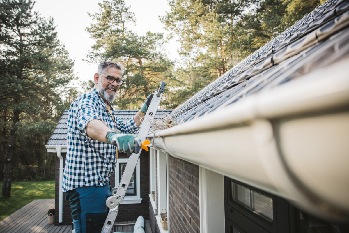 How Often Should You Really Be Cleaning Your Gutters? Here's What ...