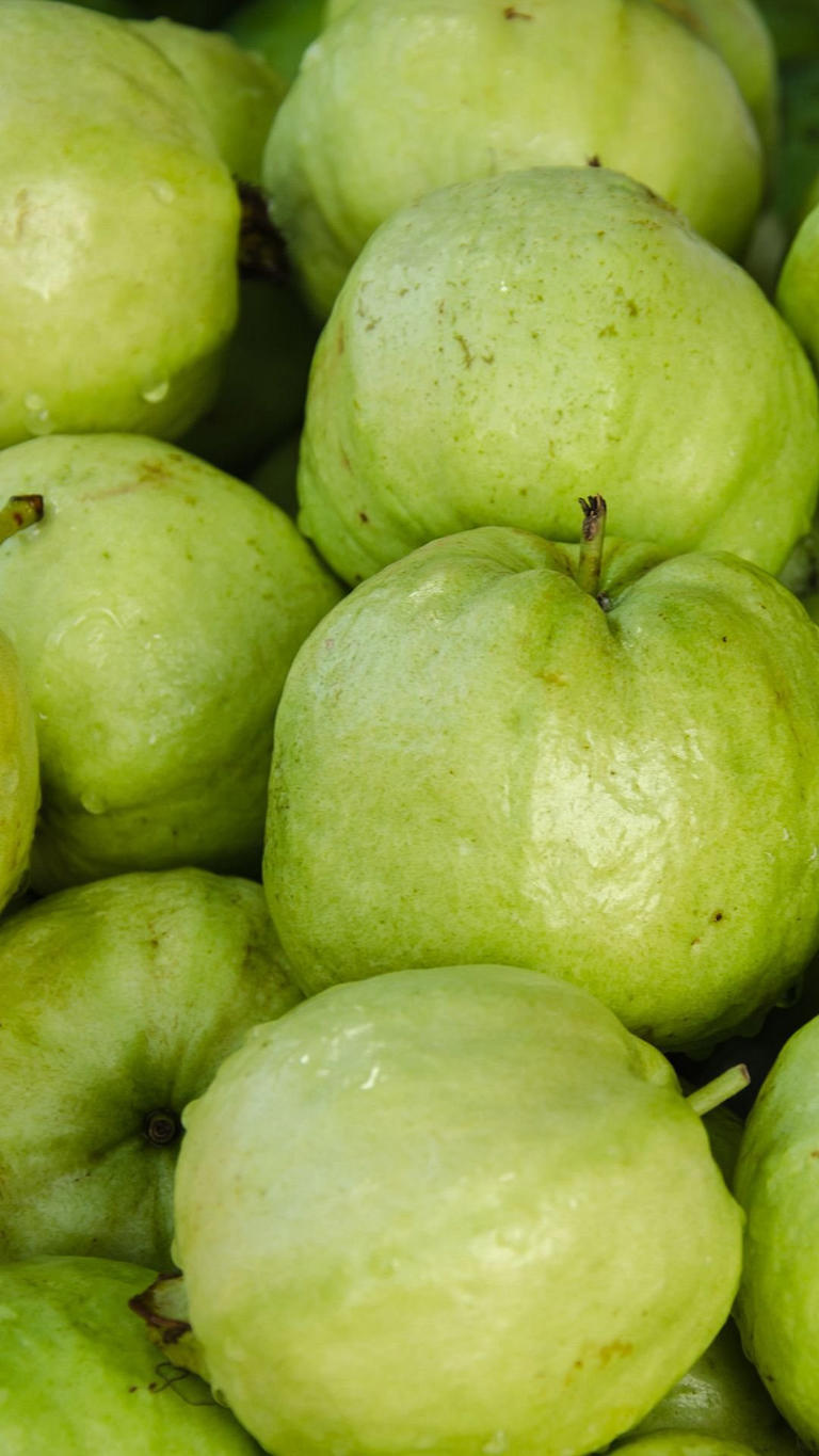 This Is What Happens When You Eat Guava Despite Being Diabetic