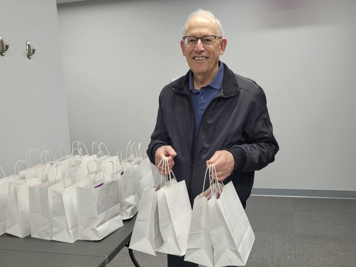 Holiday Packages Delivered To Holocaust Survivors In North Jersey