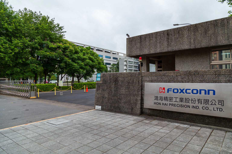Foxconn expects server revenue to exceed iPhones revenue in 2 years ...