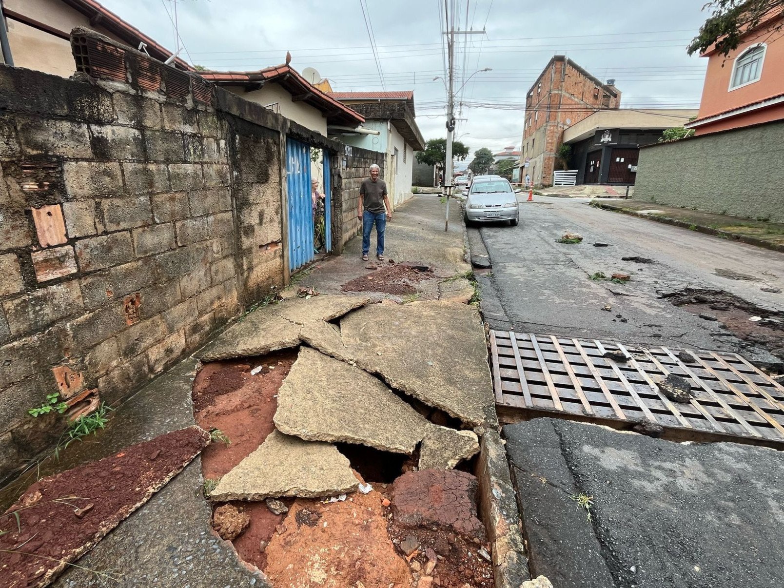 BH: temporal destrói uma das principais ruas do Barreiro