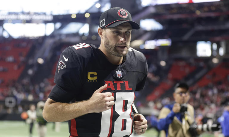 Netflix announces new season of 'Quarterbacks' with three huge stars ...