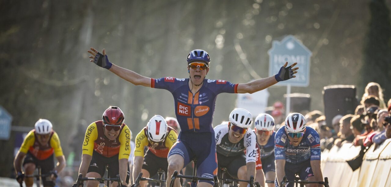 Wow! Nils Eekhoff wint na revalidatie meteen Nokere Koerse, Jasper ...
