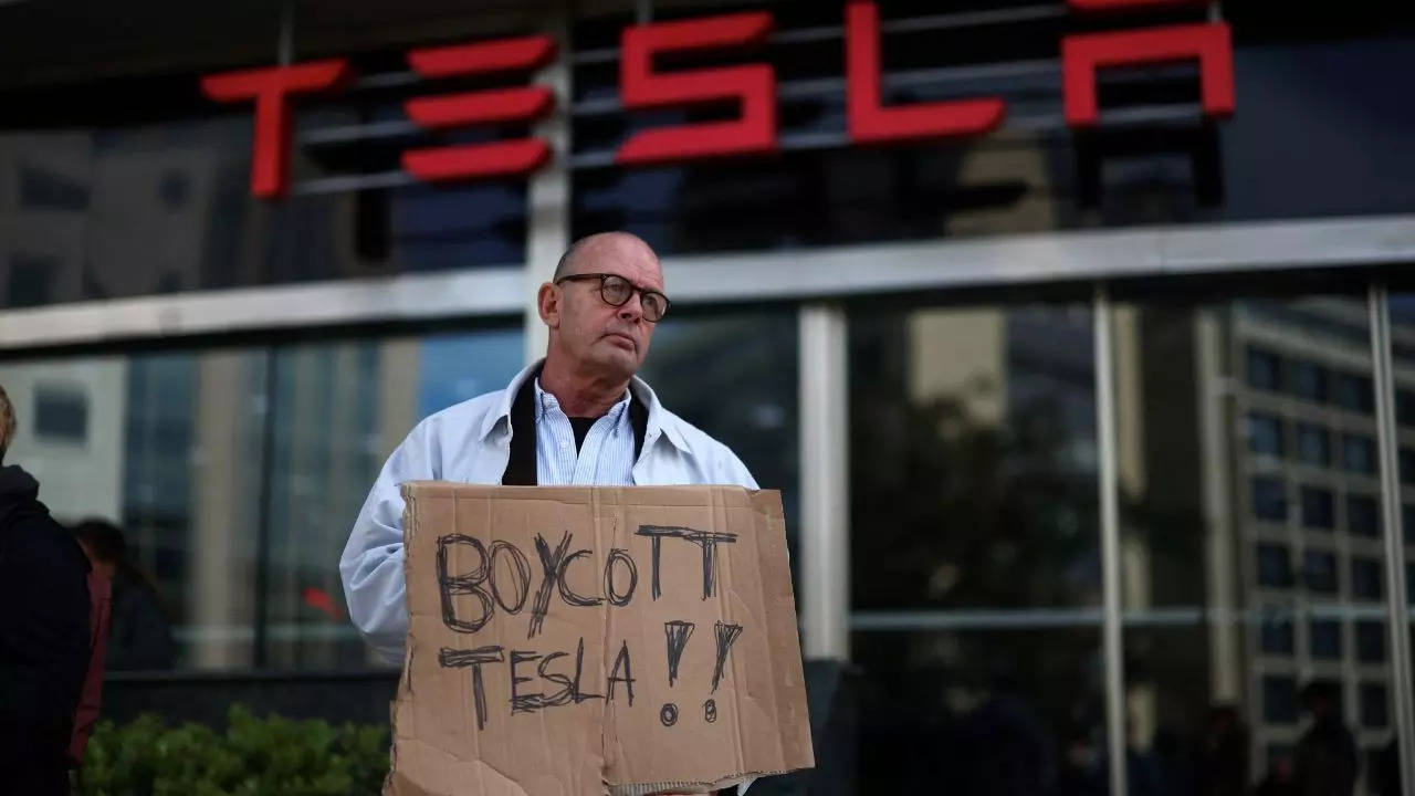 "Honk If You Hate Elon": Who is leading the anti-Elon Musk protests ...