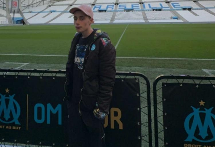 « C’était son rêve » : la belle surprise de Jul à ce fan de 15 ans ...