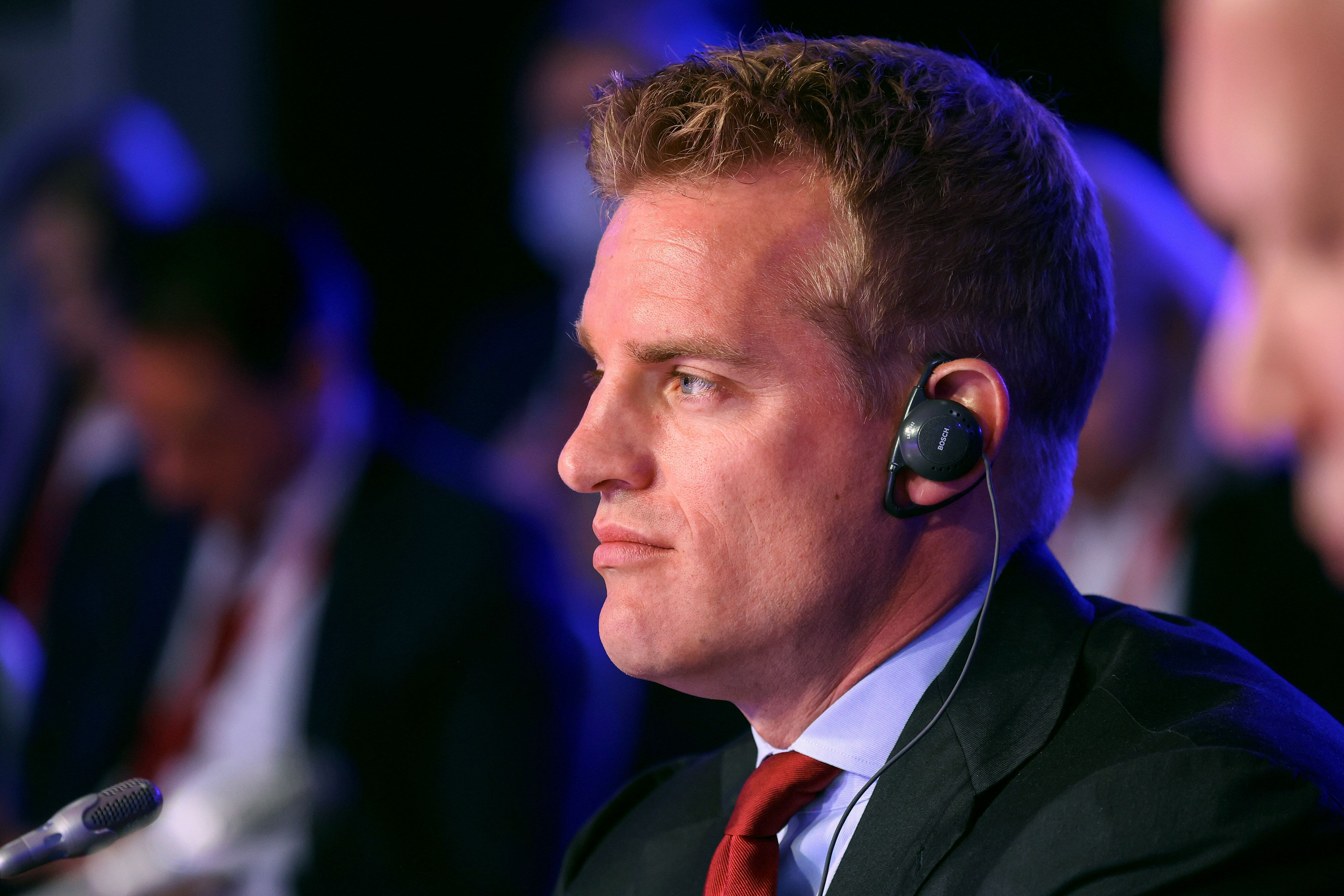 DWS CEO Turns to Old Deutsche Bank Boss for Private Debt Fix