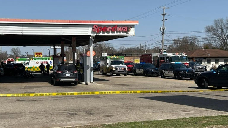 Two hospitalized, multiple cars damaged in Speedway gas station crash