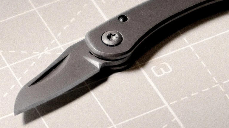 This New Tiny Knife Is Smaller Than Your Pinky Finger (and at Least 10 ...