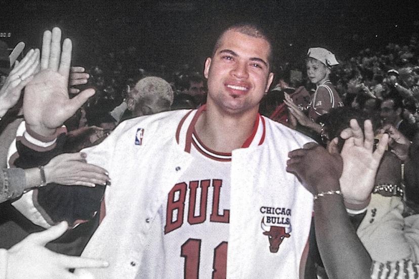 Le destin tragique de l'ex-joueur NBA Bison Dele, coéquipier de Michael ...