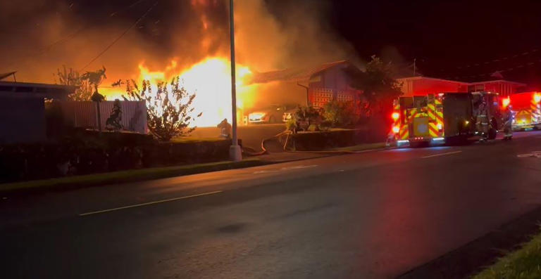1 dead after fire consumes Manoa home