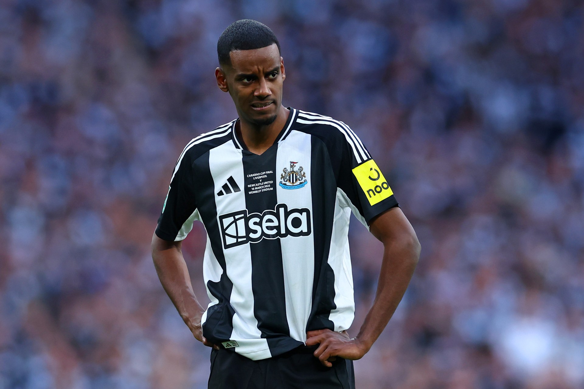 Alexander Isak gives huge Newcastle contract update and responds to ...