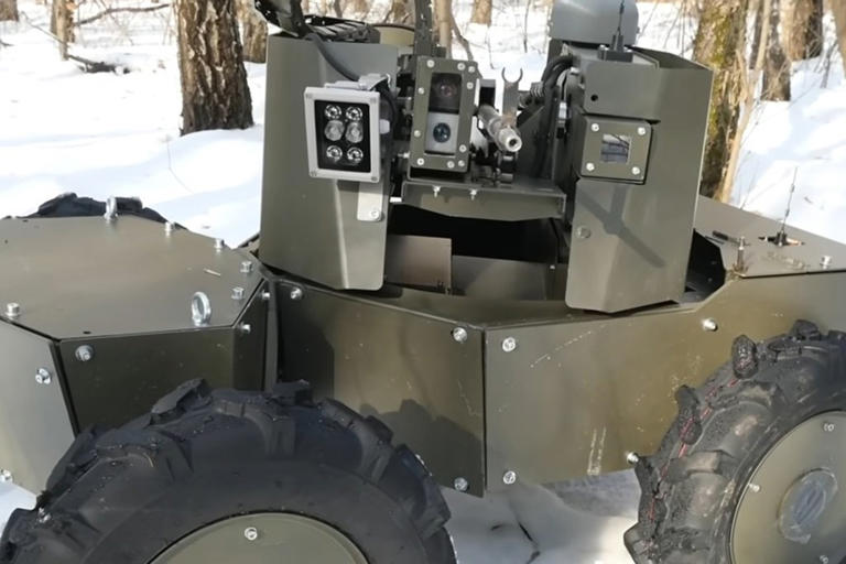 Ukraine to deploy machine-gun toting robots to frontlines of war with ...