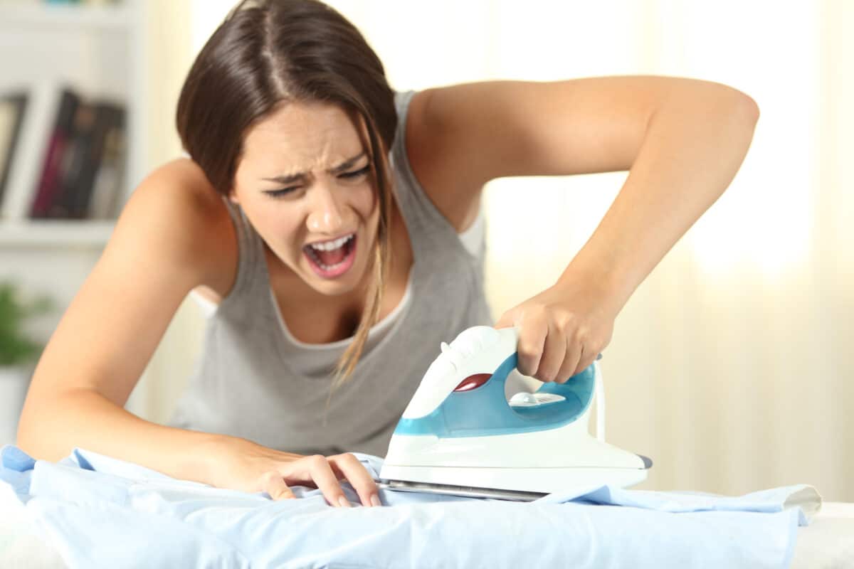 Rubber Hand Illusion: Trick Your Brain Into Feeling Less Pain