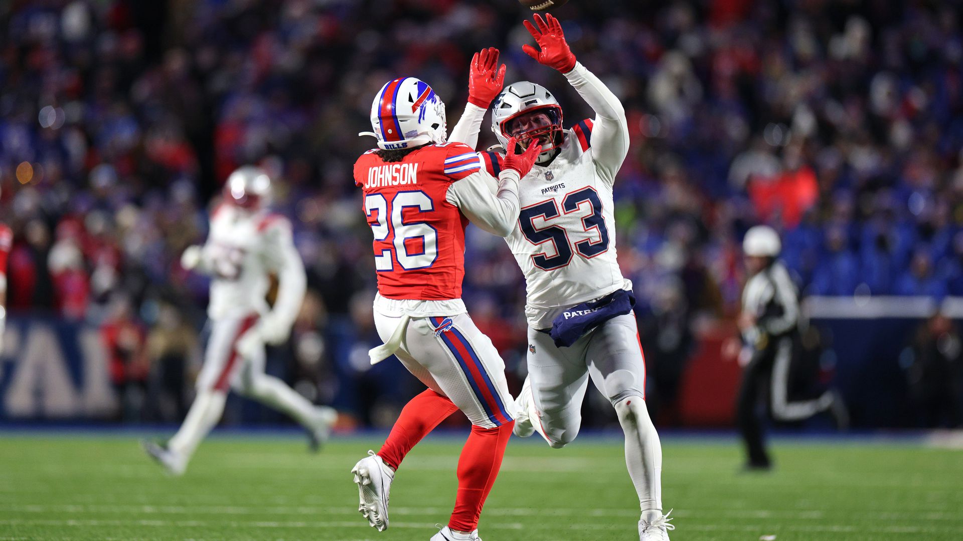 Raiders sign linebacker to offer sheet