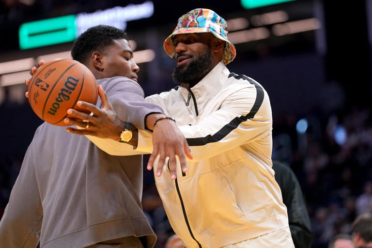Insider gives possible timetable for return of LeBron James and Rui ...