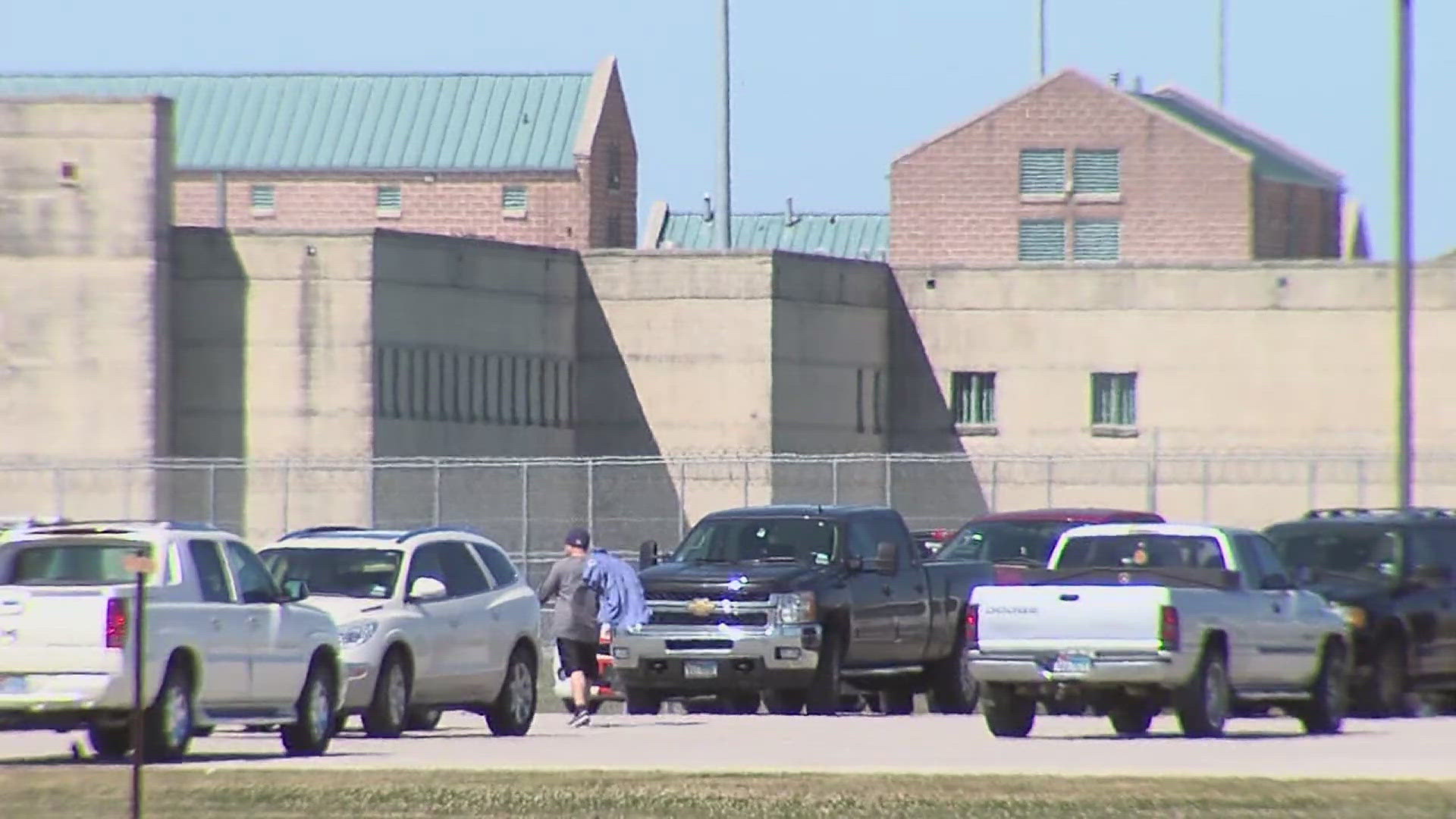 Federal prison workers from Beaumont could see retention incentives ...