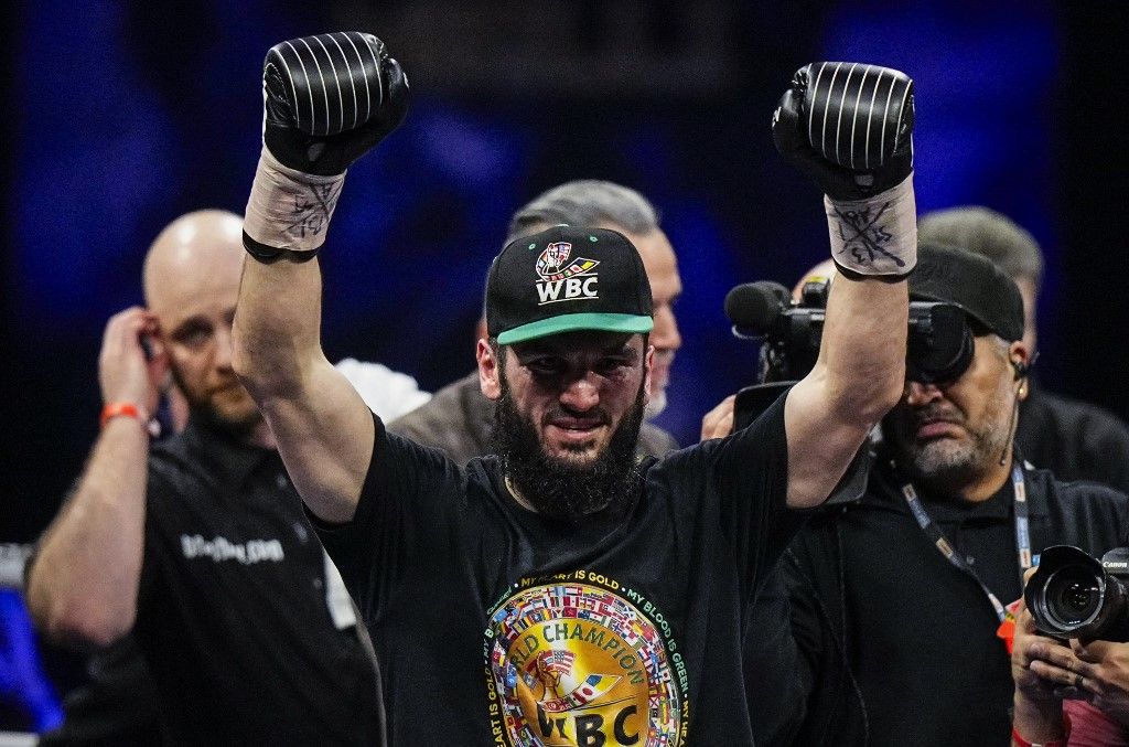 SEJARAH HARI INI - Slebor di 8 Ronde Pertama, Artur Beterbiev Hajar KO ...