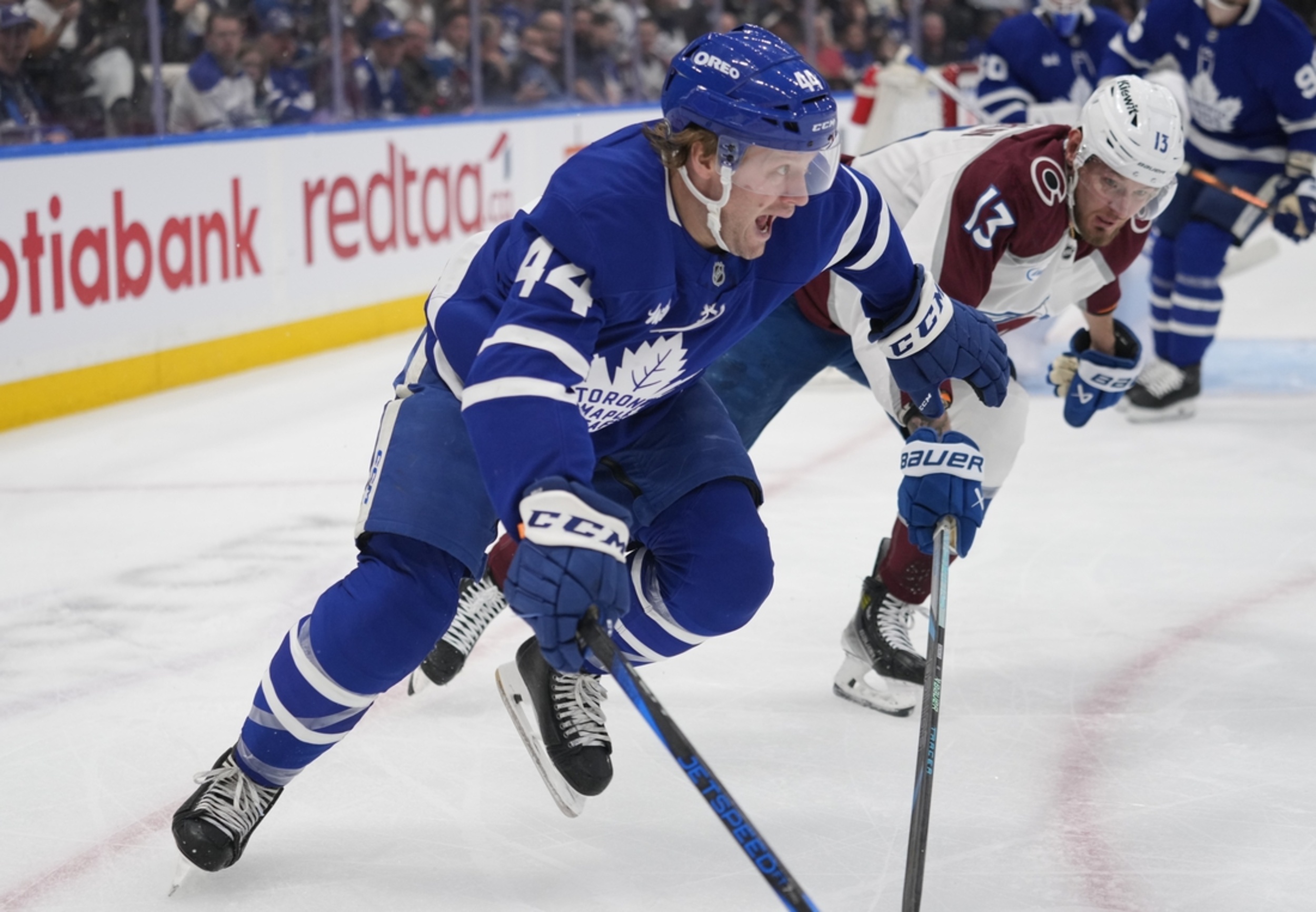 Steven Lorentz, Maple Leafs slide past Avalanche
