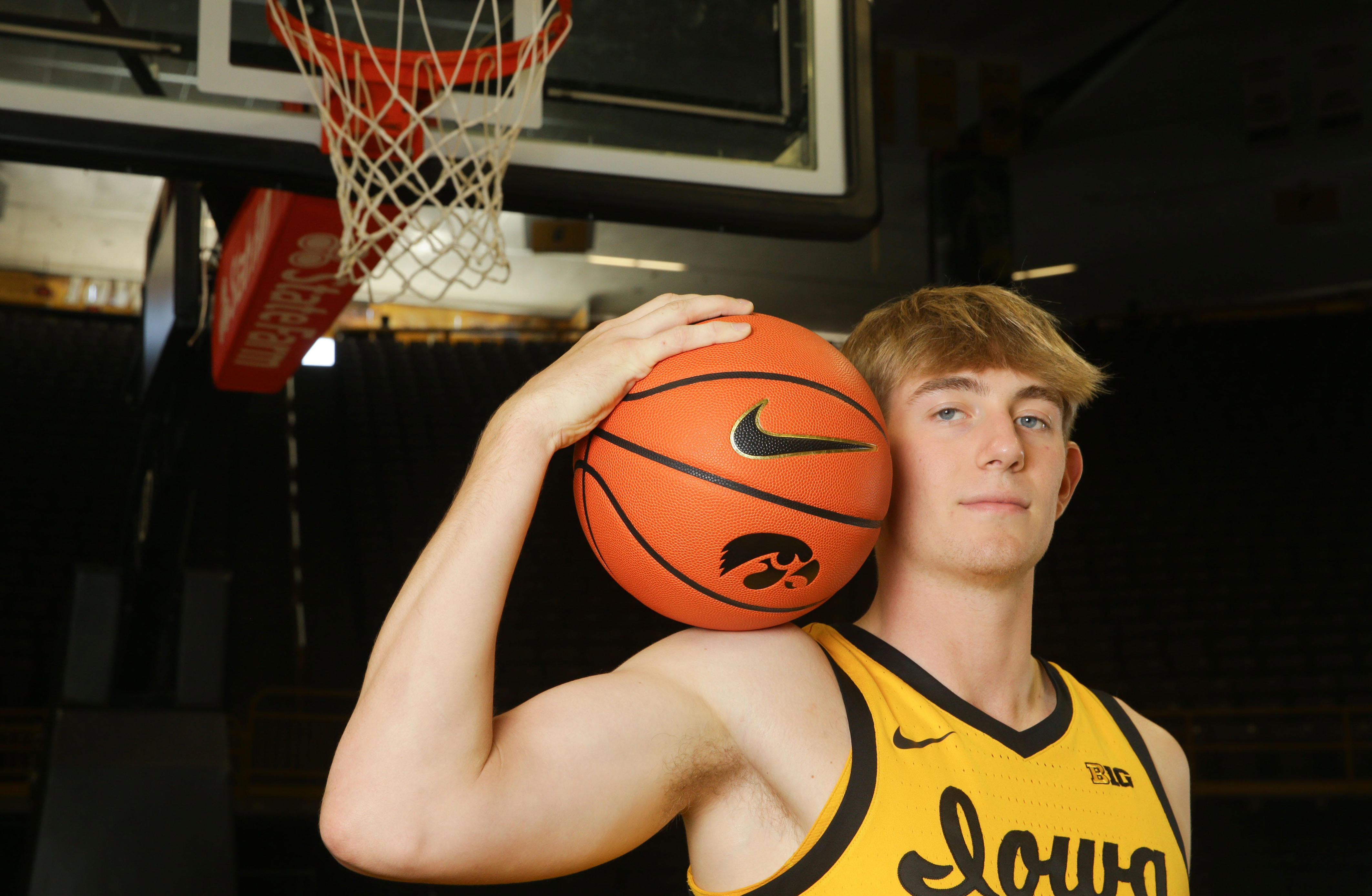 Sixth Iowa basketball player enters transfer portal