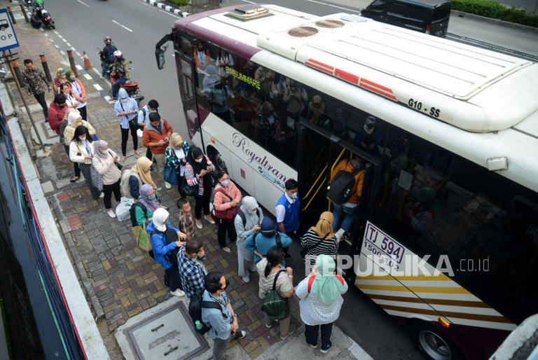 QRIS Tap Sudah Bisa Digunakan di Seluruh Unit Bus Royaltrans Transjakarta