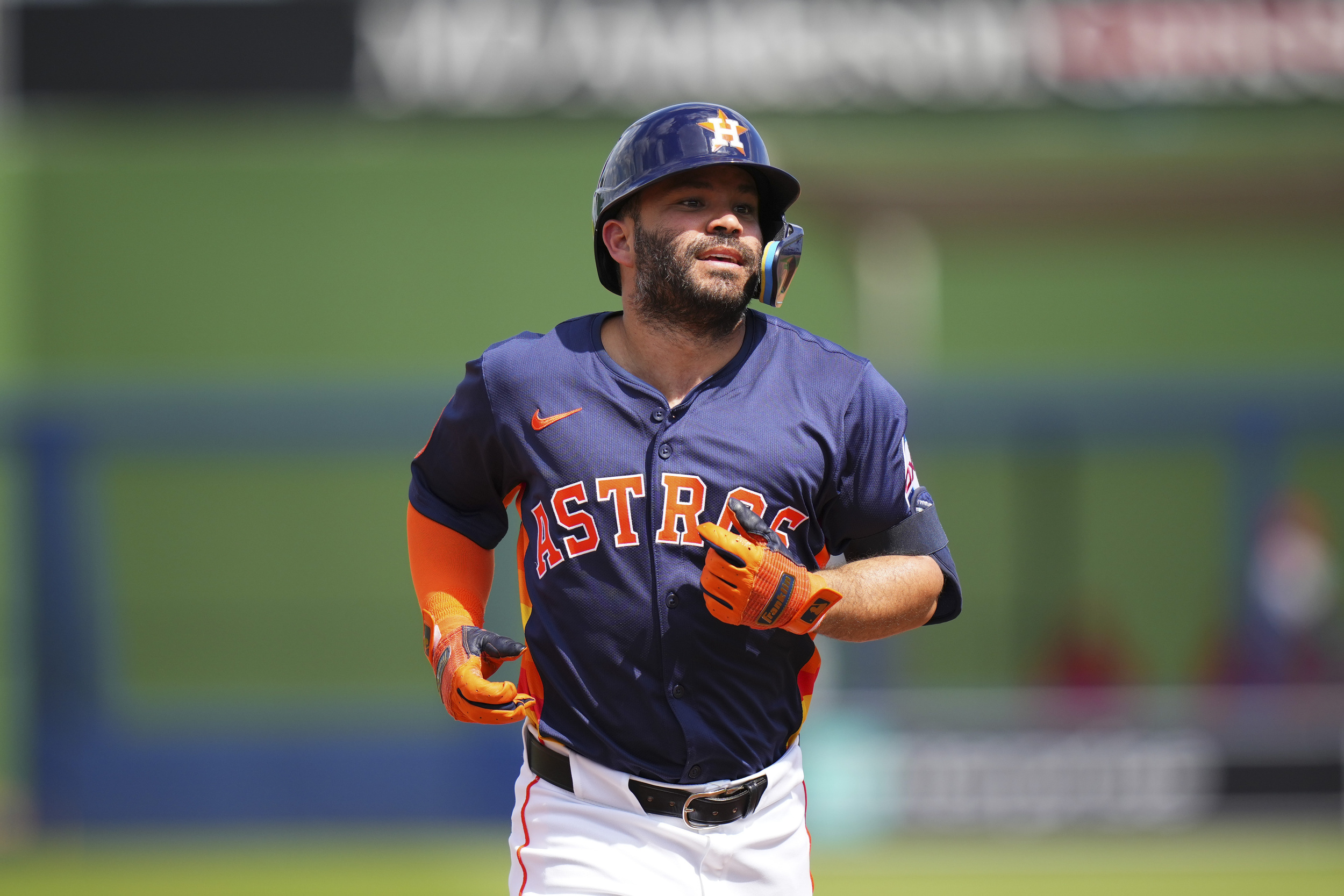 Jose Altuve had another brutal play in the outfield