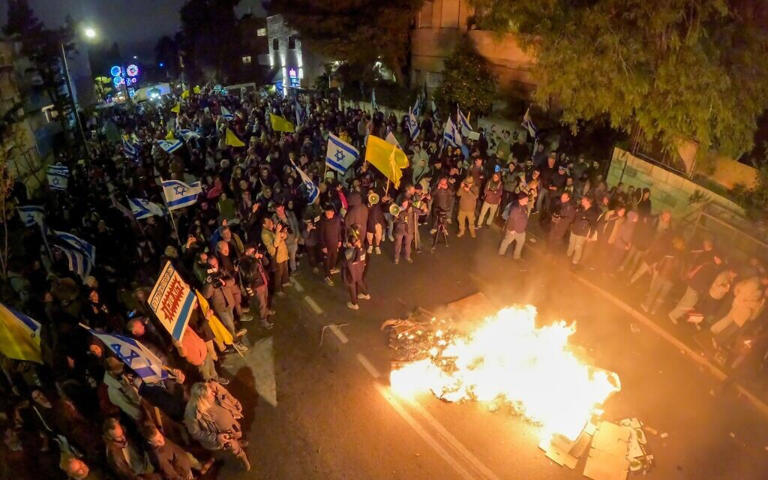 Bonfires, water cannons at Jerusalem anti-government protest, as some ...
