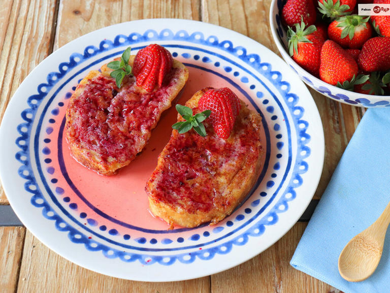 Receta sencilla de torrijas de fresa y su almíbar