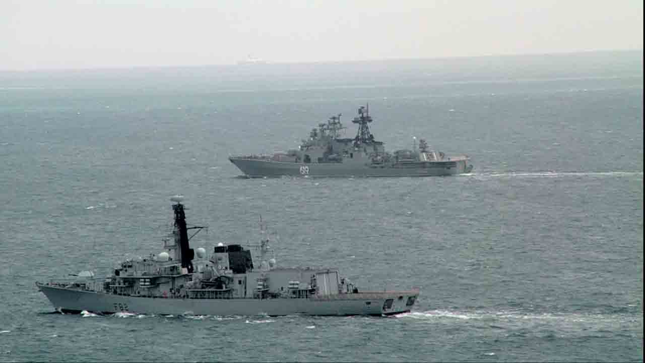 Royal Navy überwacht russische Kriegsschiffe auf ihrer Rückkehr aus Syrien durch britische Gewässer