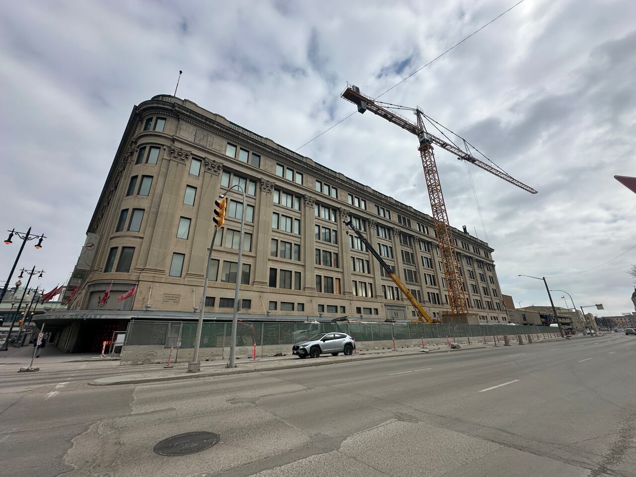 Bay building redevelopment could get $3.4M boost from City of Winnipeg