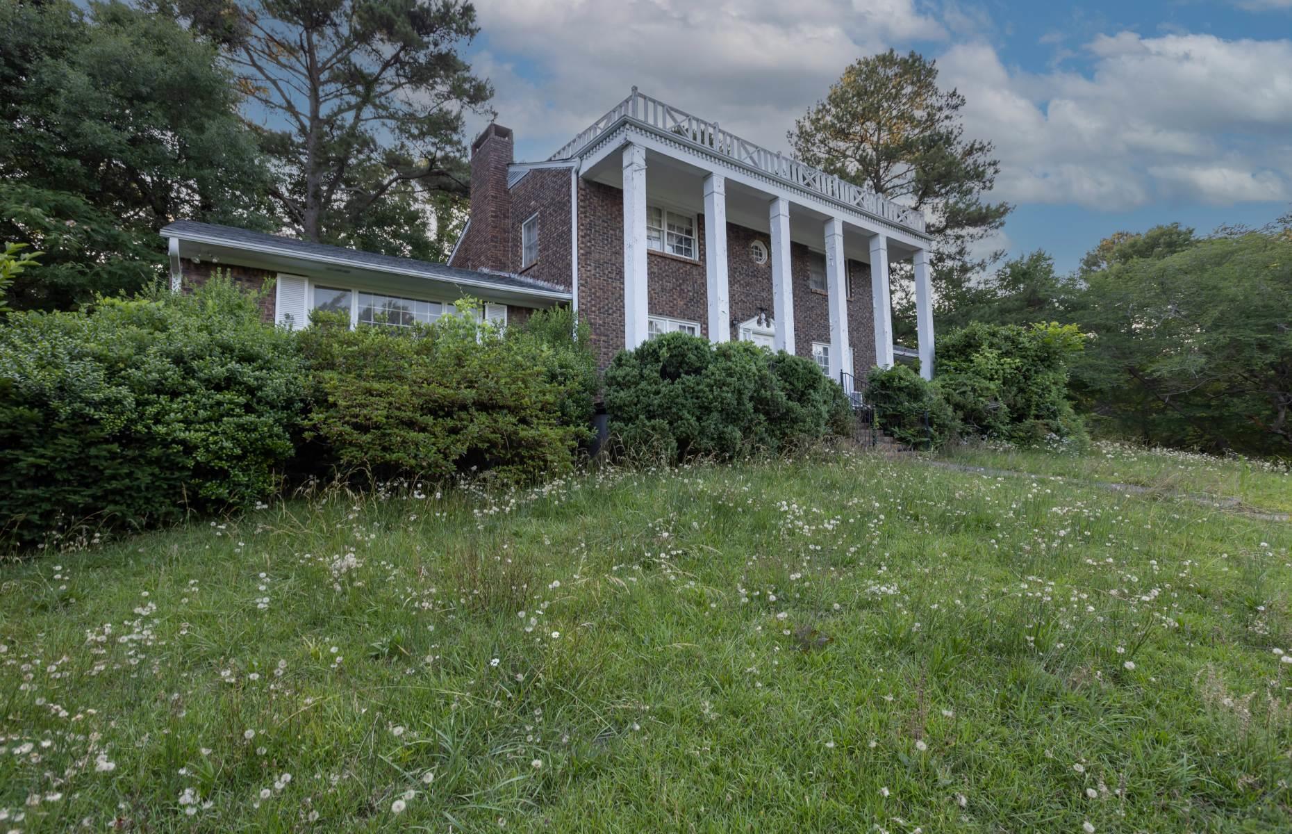 Explore This Abandoned Alabama Mansion With A Fascinating Past